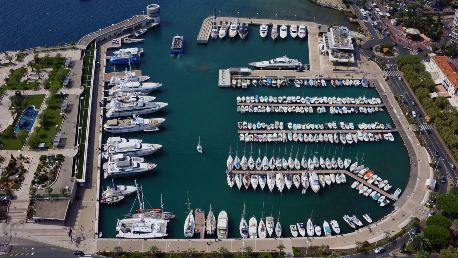 Port Saint Raphaël Vieux Port Yacht Services | Saint Raphaël Vieux Port ...